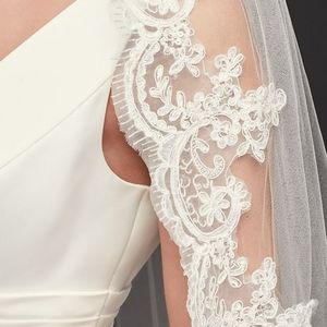 David's Bridal | Dresses | Brand New Wedding Dress 2 Vails Vail ...